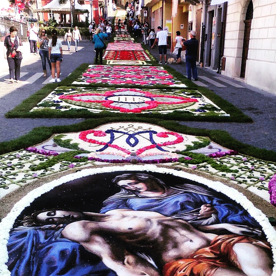 Infiorata in San Pier Niceto - Experience Sicily